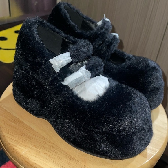dELiA*s | Shoes | Brand New Delias Fuzzy Platform Mary Jane 7 | Poshmark